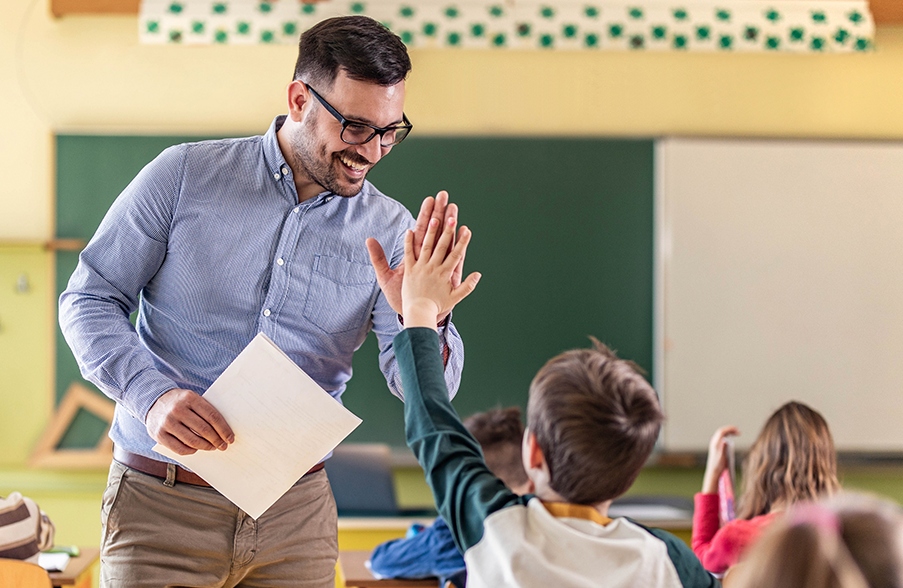 What A Typical Day Looks Like For Substitute Teachers Swing Education What A Typical Day Looks Like For Substitute Teachers Swing Education